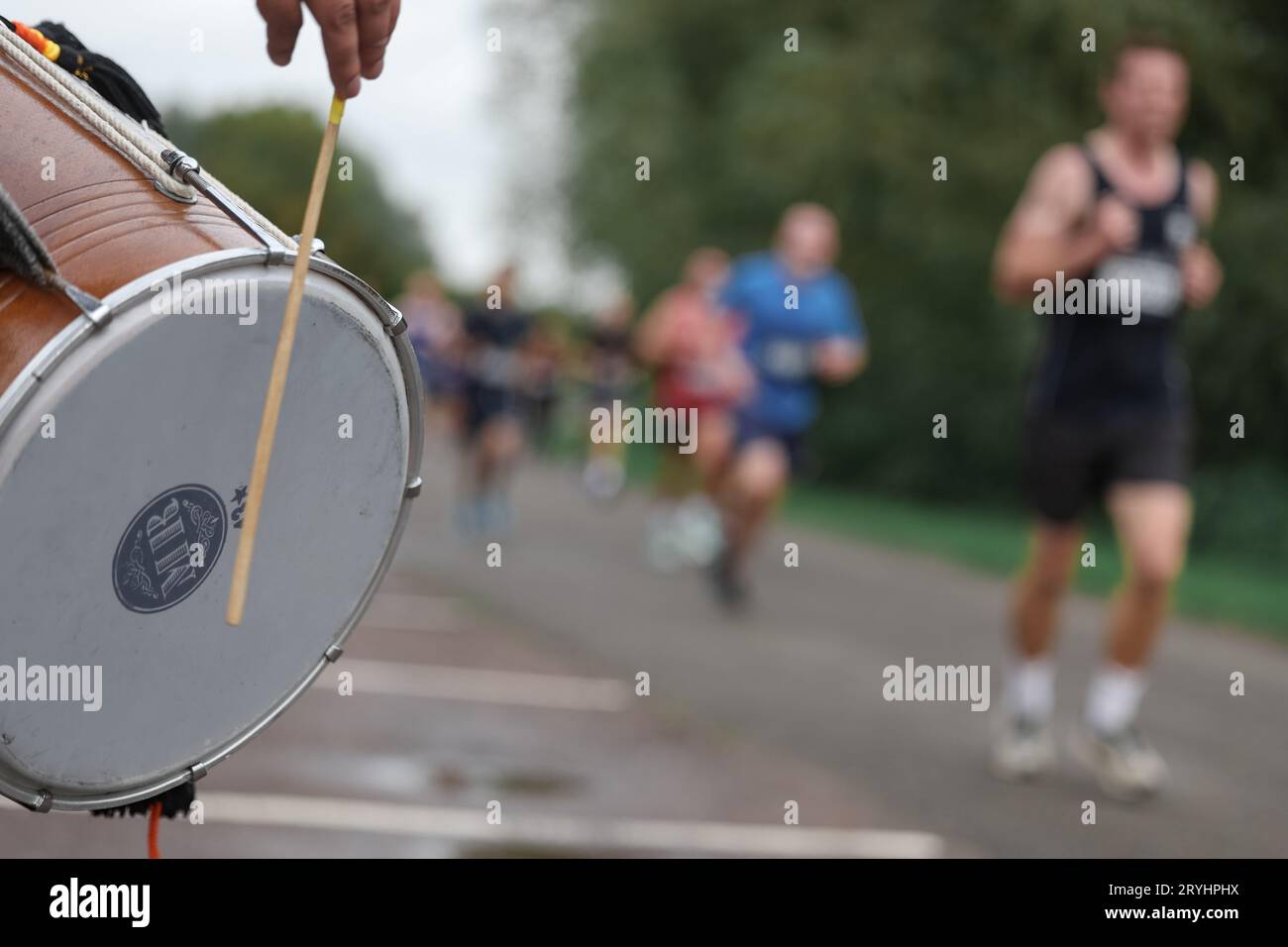 Volunteers playing instruments and drums to encourage the Runners in ...
