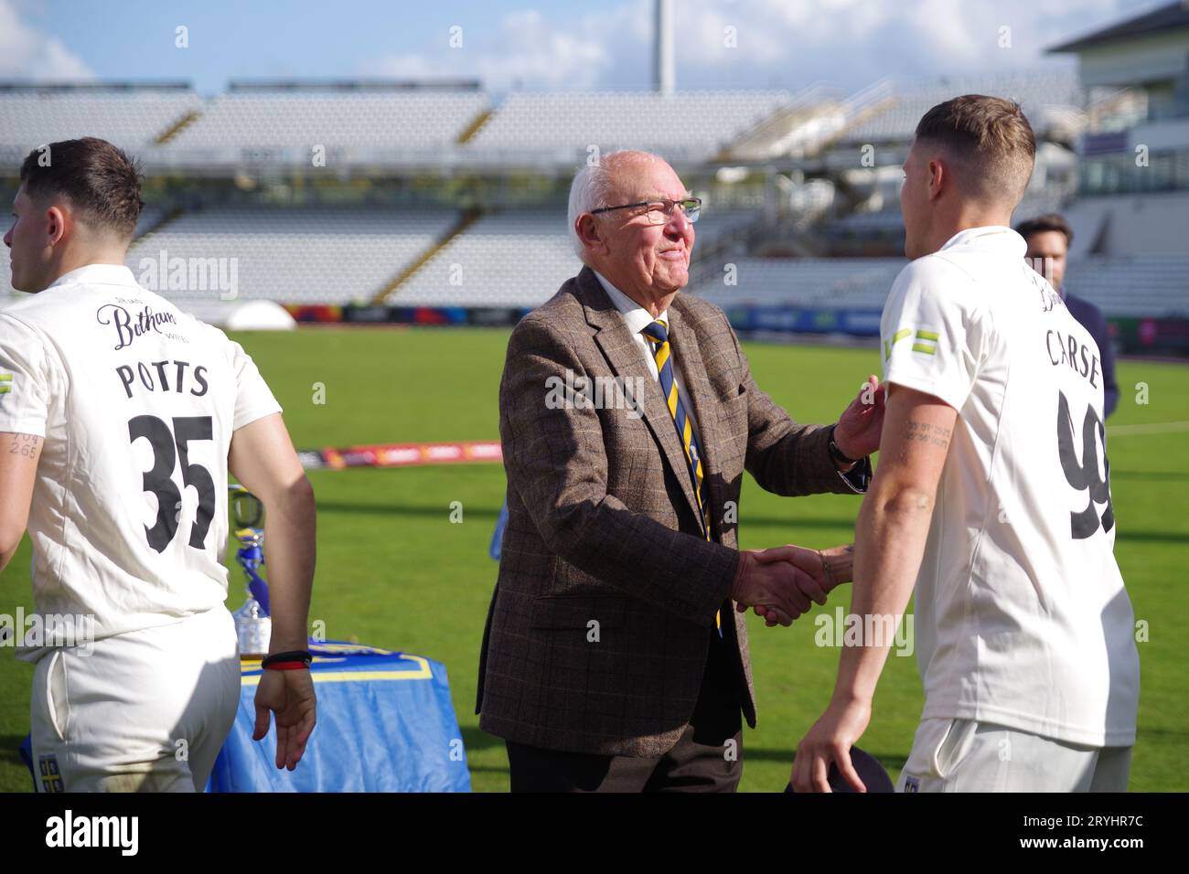 Colin jackson cricket hi-res stock photography and images - Alamy