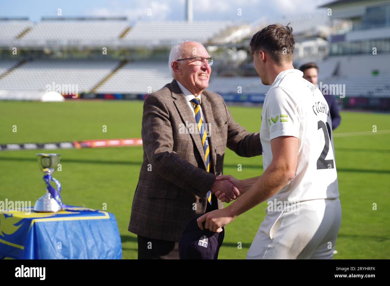 Colin jackson cricket hi-res stock photography and images - Alamy