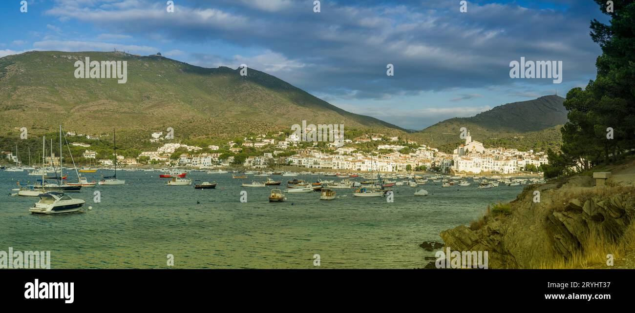 Waterfront village cadaques beach hi-res stock photography and images ...