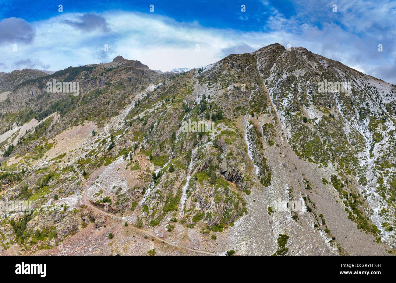 Grass hill background mountains hi-res stock photography and images - Alamy