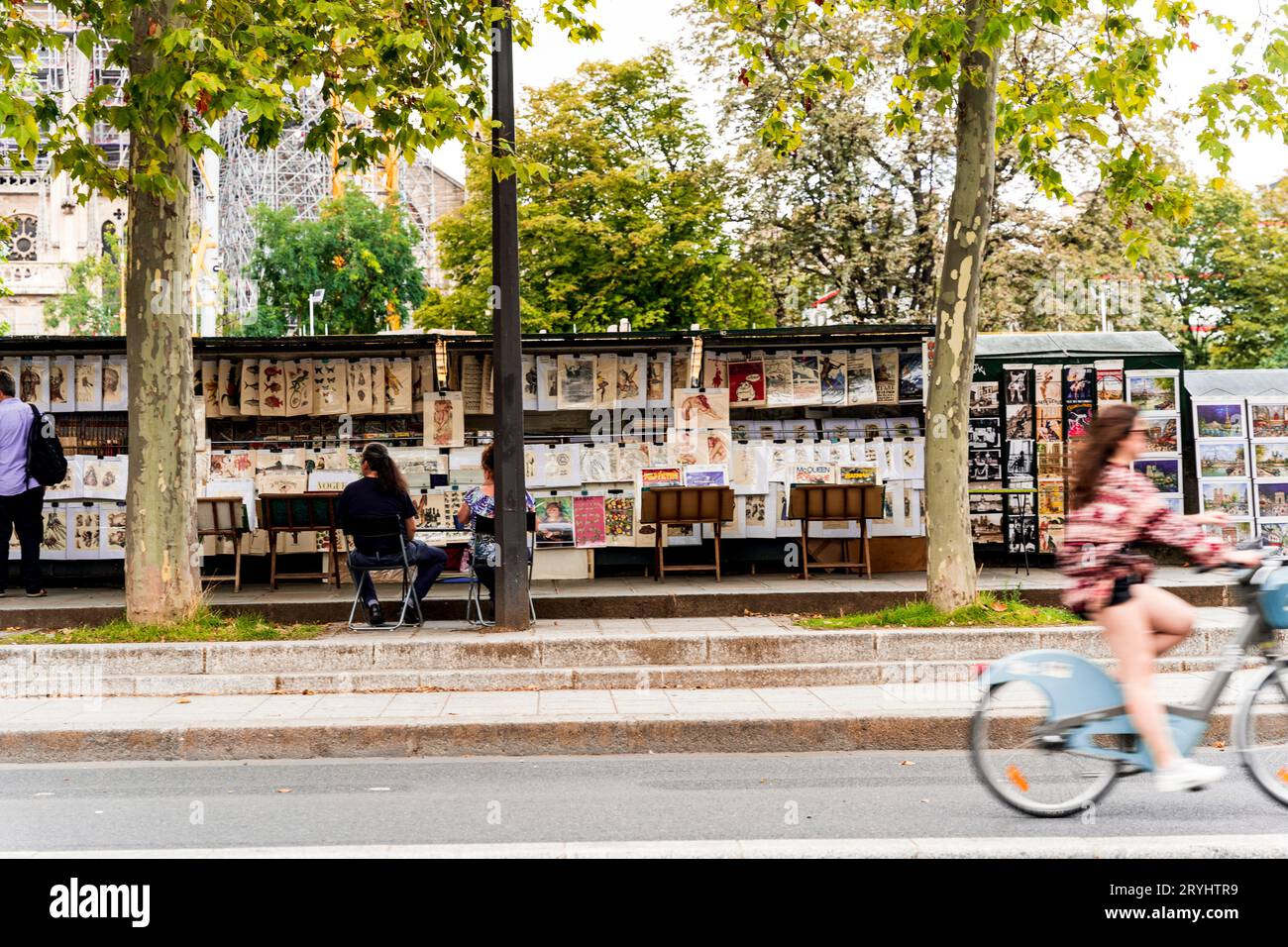 Bouquinistes hi-res stock photography and images - Alamy