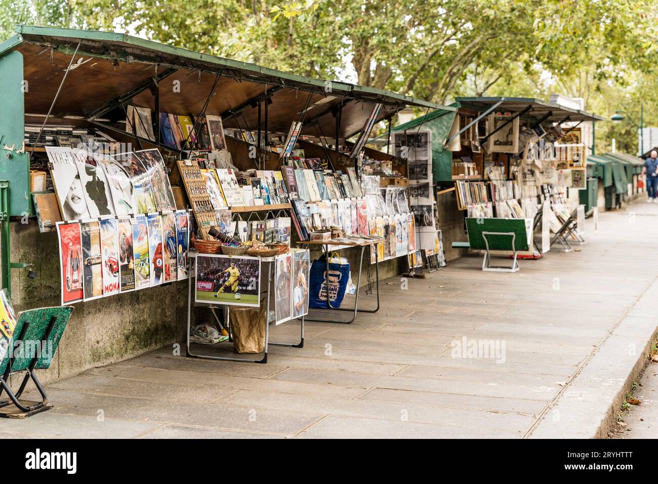 Bouquinistes hi-res stock photography and images - Alamy