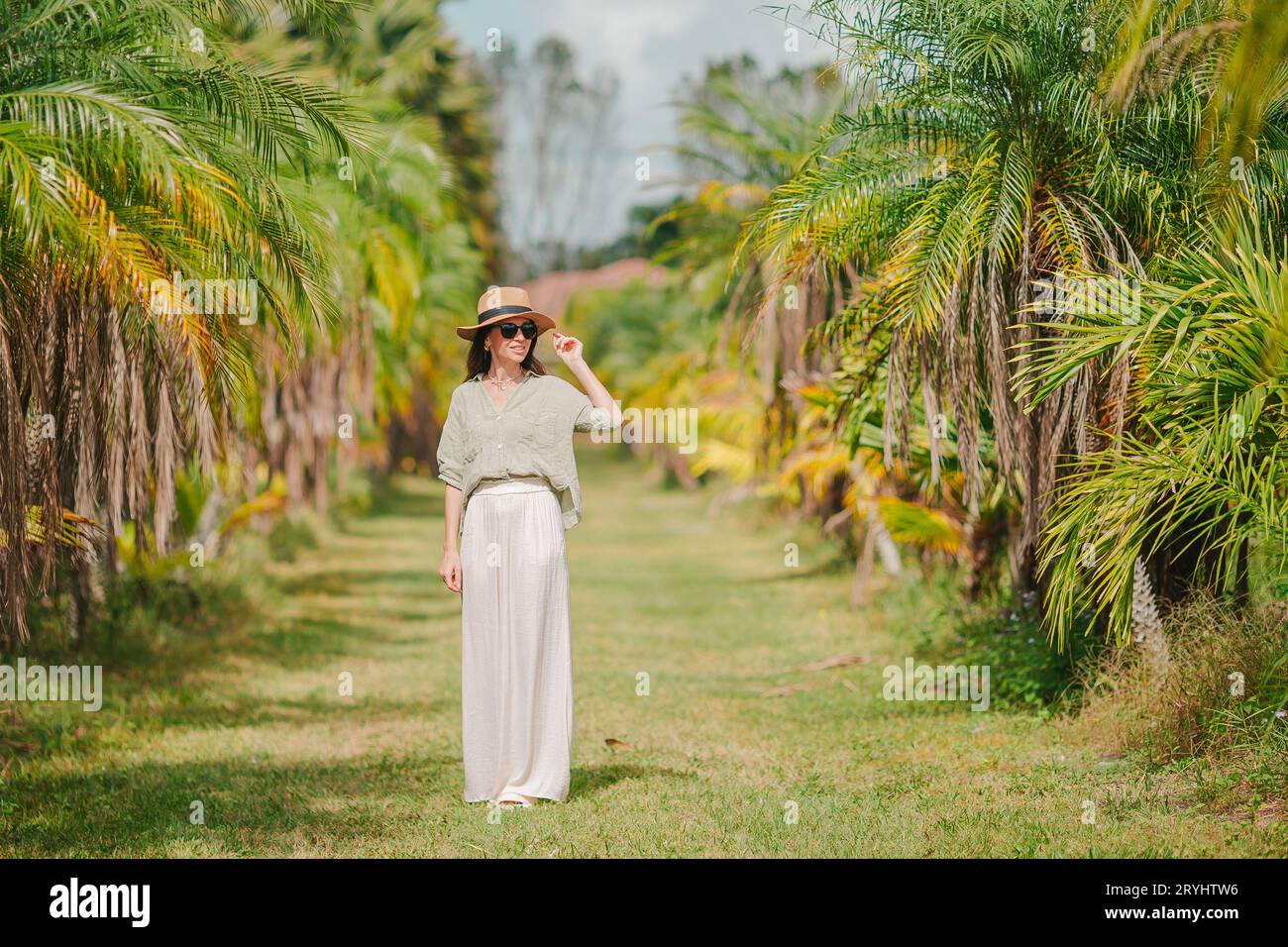 Woman outdoor healthy happy hi-res stock photography and images - Alamy