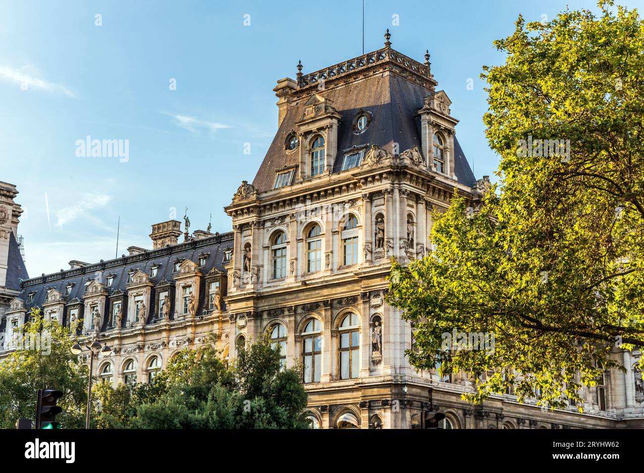 External view of the Hôtel de Ville, city hall of Paris, rebuilt in ...