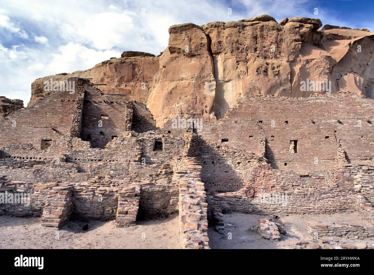 Pueblo Bonito, Anasazi Indian ruins, Chaco Culture National Historical ...