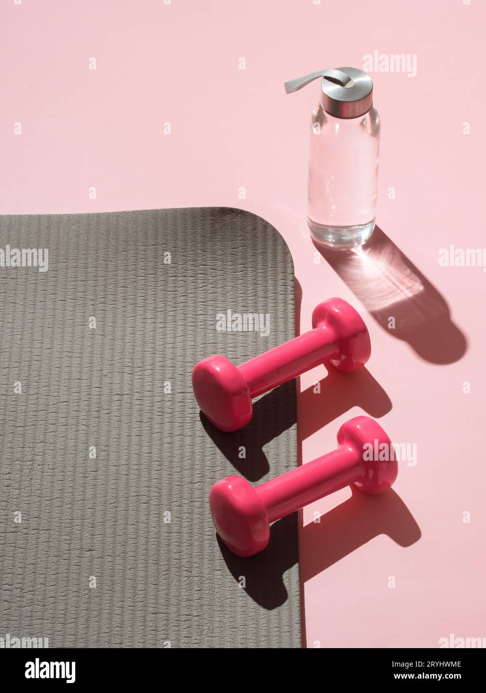 Stylish dumbbells fitness mat hi-res stock photography and images - Alamy