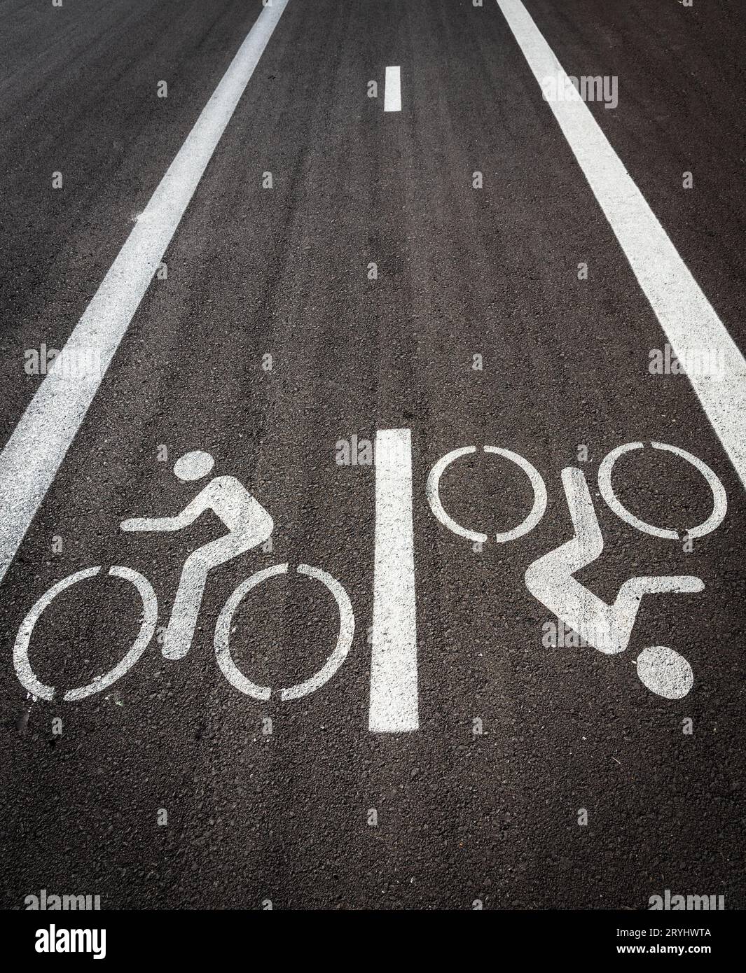Bicycle markings hi-res stock photography and images - Alamy
