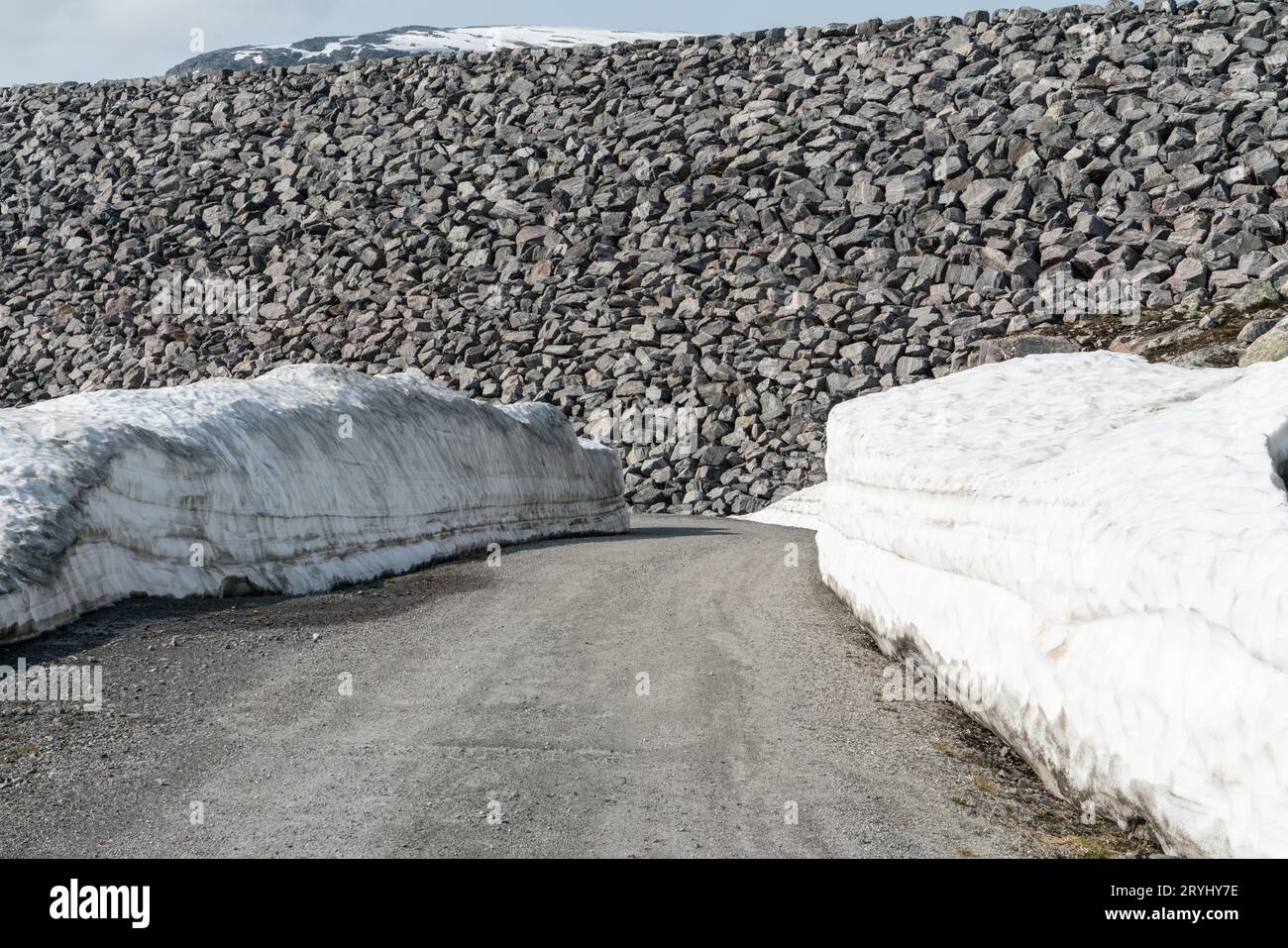 Snow walls in summer at the reservoir Styggevatnet with dam wall Stock ...