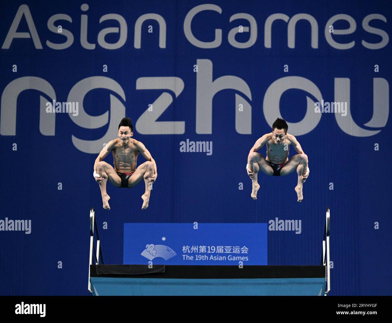 Hangzhou, China's Zhejiang Province. 1st Oct, 2023. Yang Hao (L)/Lian ...