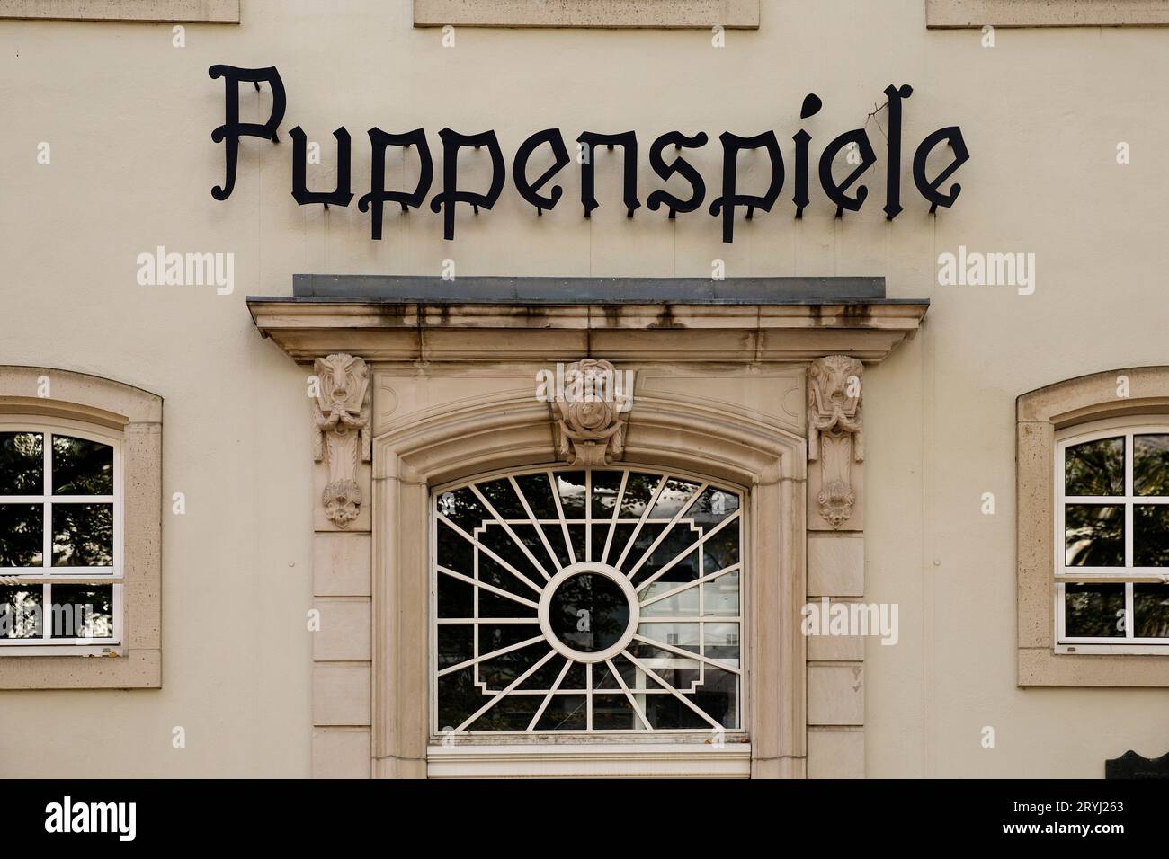 Lettering puppet shows at the Haenneschen-Theater, Stockpuppentheater ...