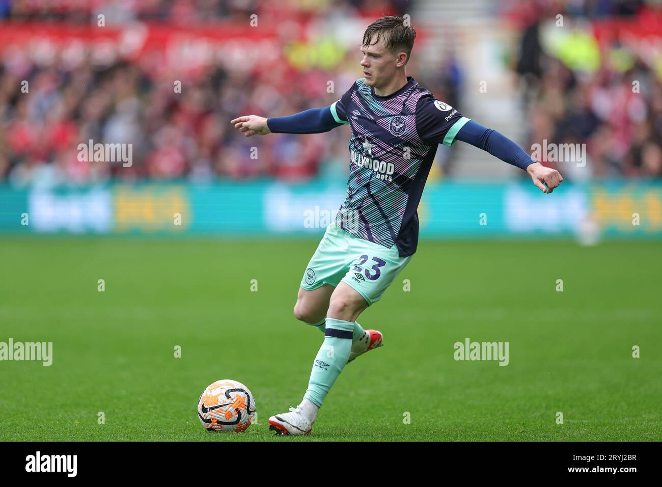 Nottingham, UK. 01st Oct, 2023. Keane Lewis-Potter #23 of Brentford in ...