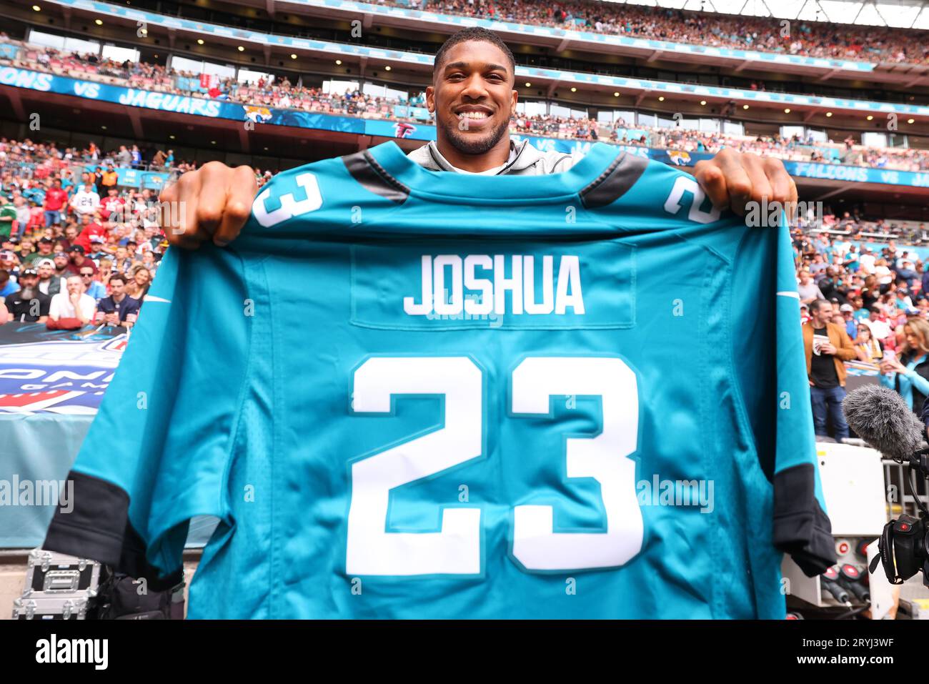 British boxer anthony joshua hi-res stock photography and images - Alamy