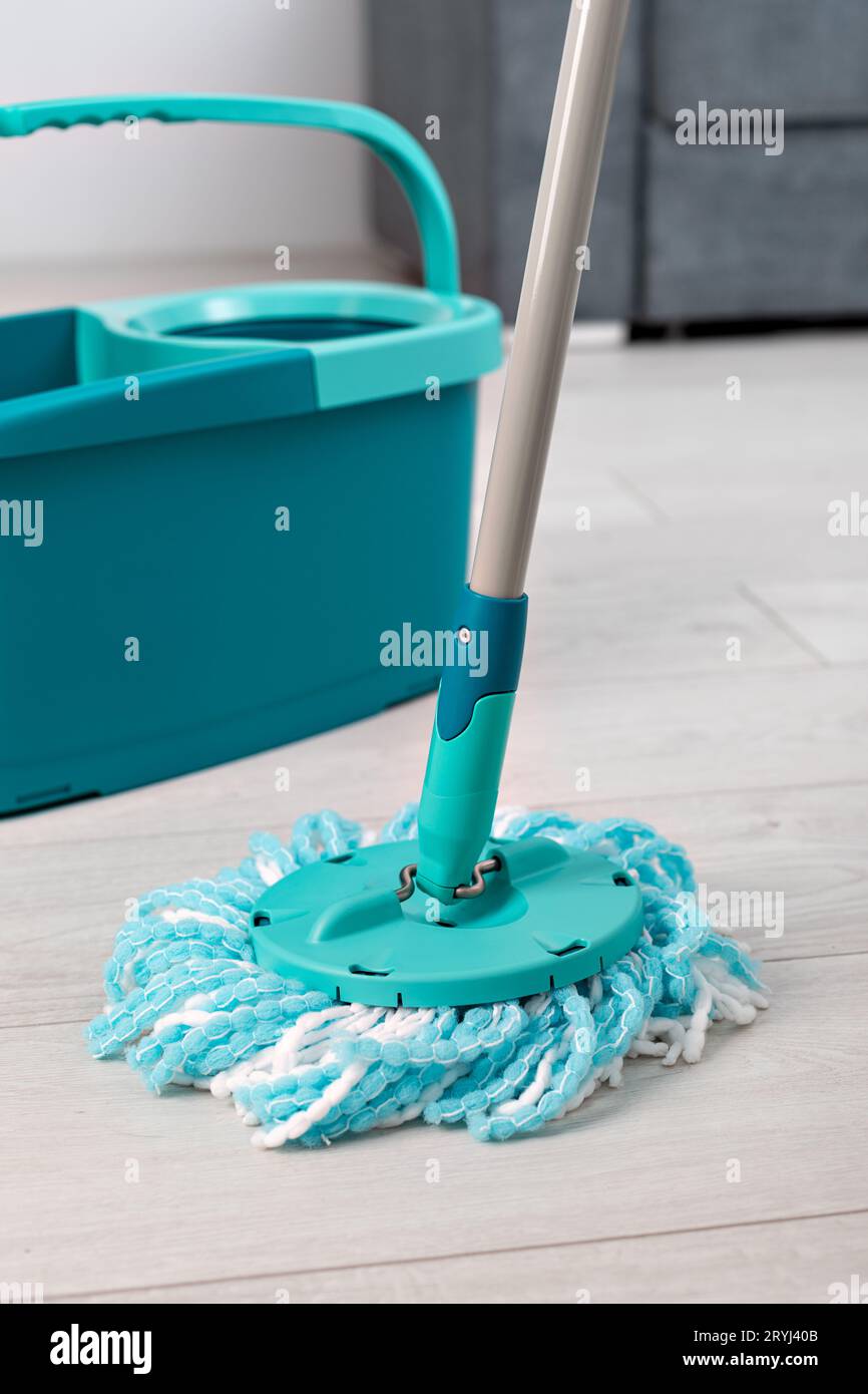 Wet mop hi-res stock photography and images - Alamy