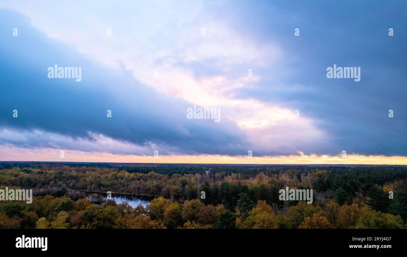 Moody fall foliage hi-res stock photography and images - Alamy