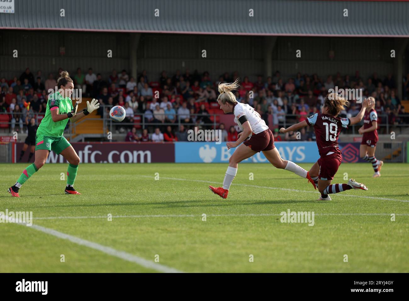 Manchester Citys Lauren Hemp Heads Towards Goal As West Ham United