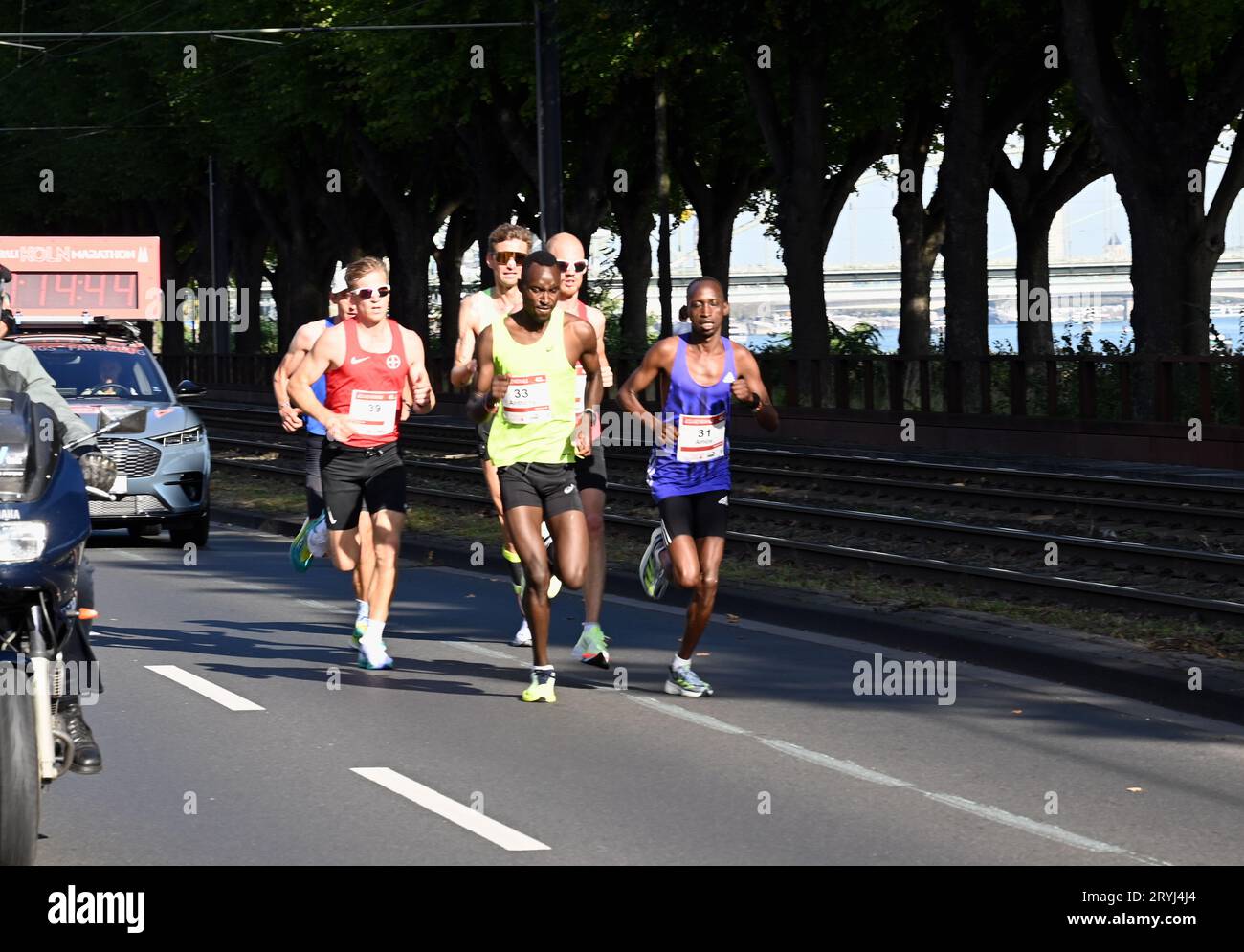 Cologne, Germany. 01st Oct, 2023. Runners Florian Röser (5) Nic Ihlow ...