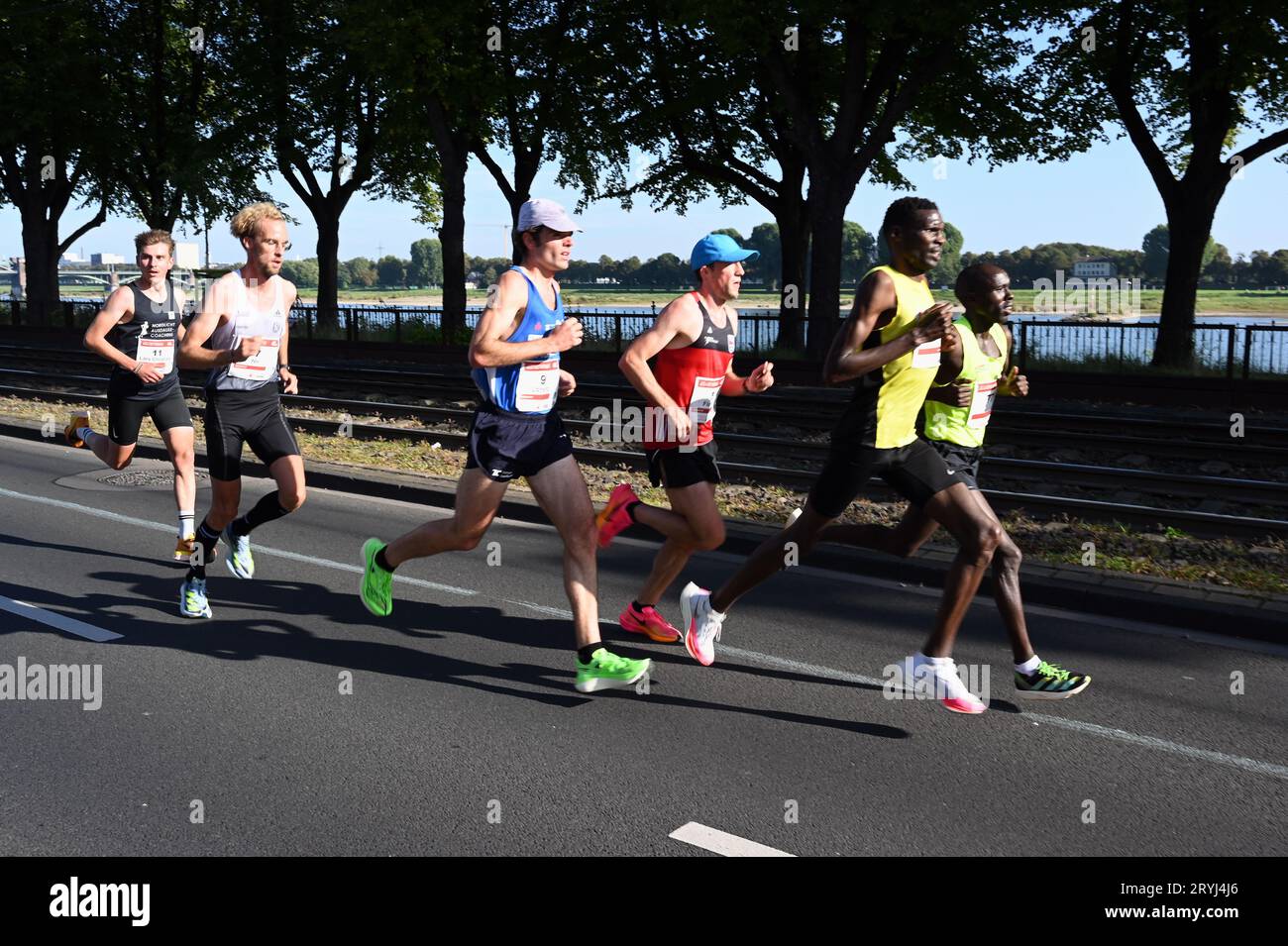 Cologne, Germany. 01st Oct, 2023. Runners Florian Röser (5) Nic Ihlow ...
