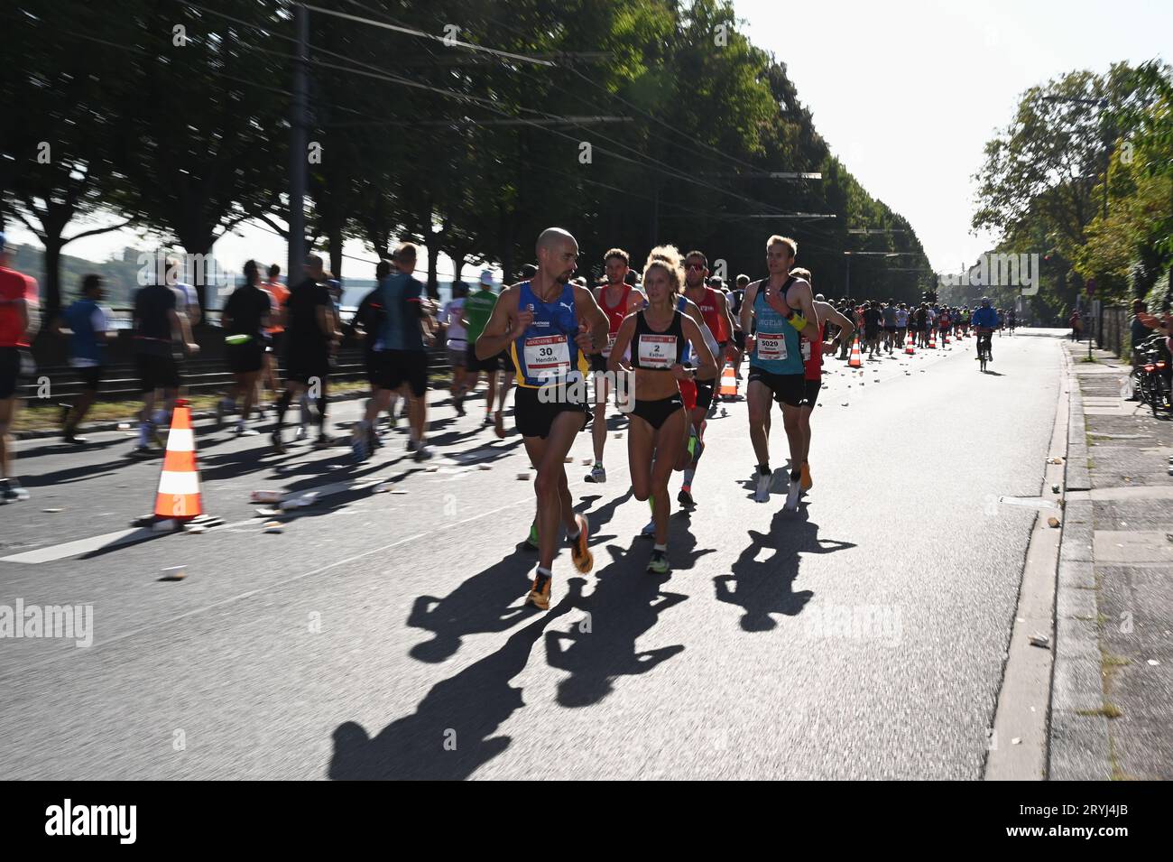 Cologne, Germany. 01st Oct, 2023. Runner Esther Jacobitz (start number ...