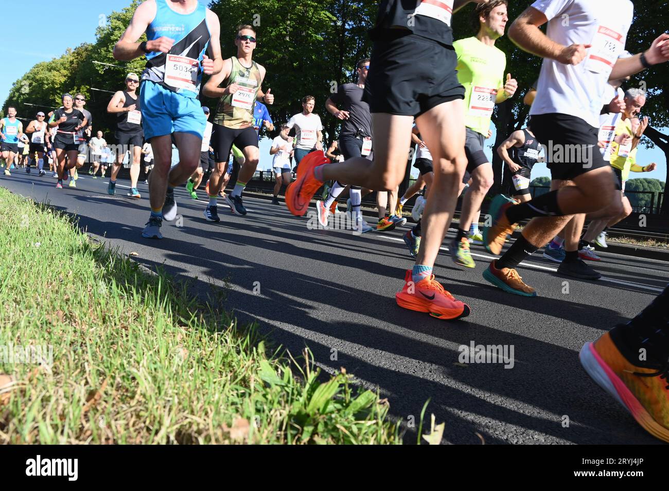 Cologne, Germany. 01st Oct, 2023. Runners on the course of the Generali ...