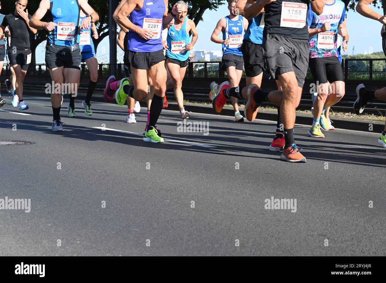 Cologne, Germany. 01st Oct, 2023. Runners on the course of the Generali ...