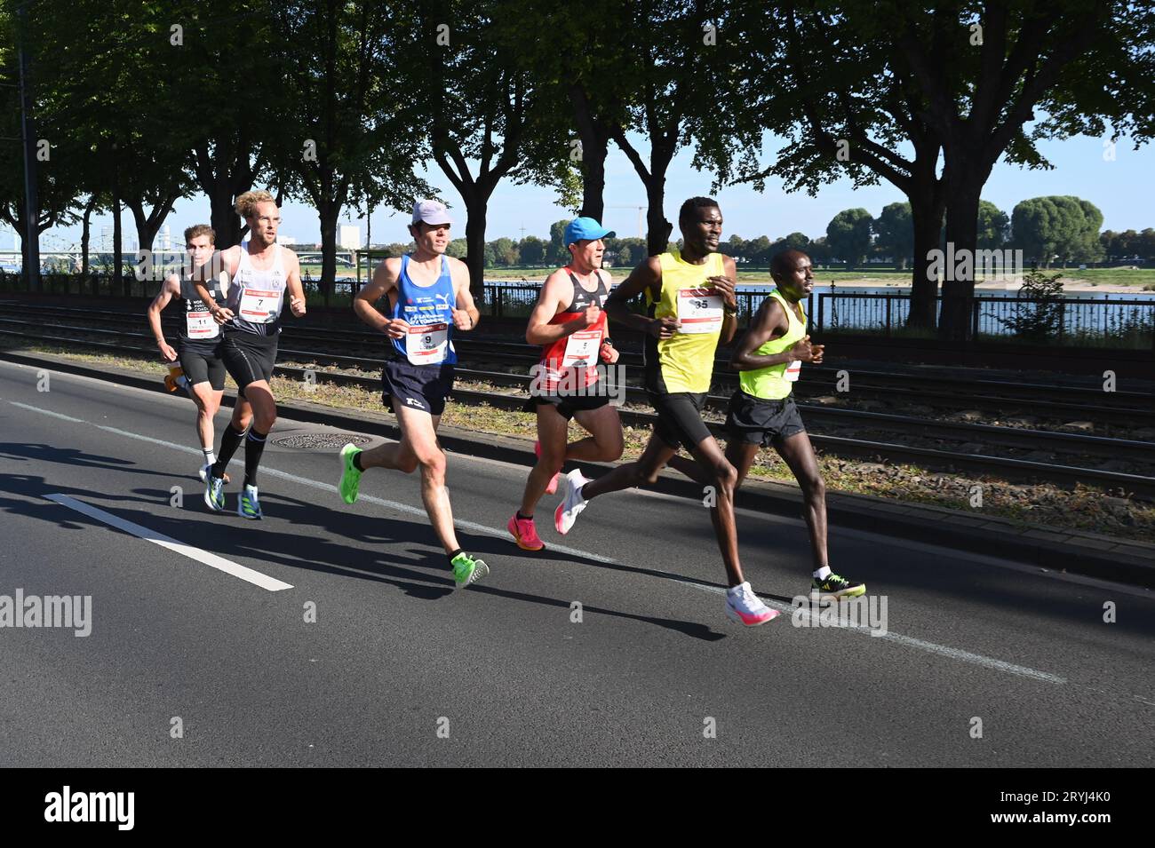 Cologne, Germany. 01st Oct, 2023. Runners Florian Röser (5) Nic Ihlow ...