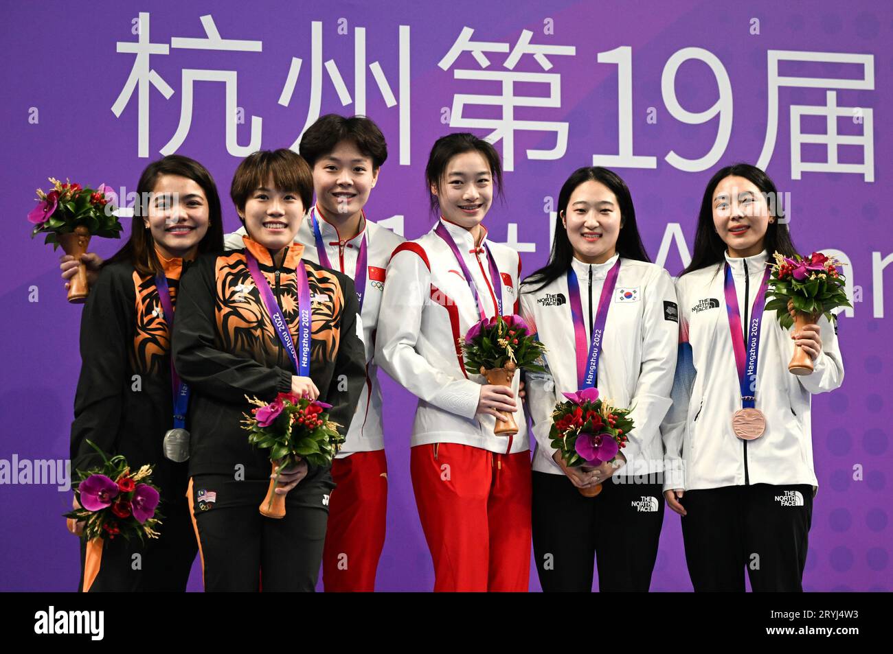 Hangzhou, China's Zhejiang Province. 1st Oct, 2023. Gold medalists Chen ...