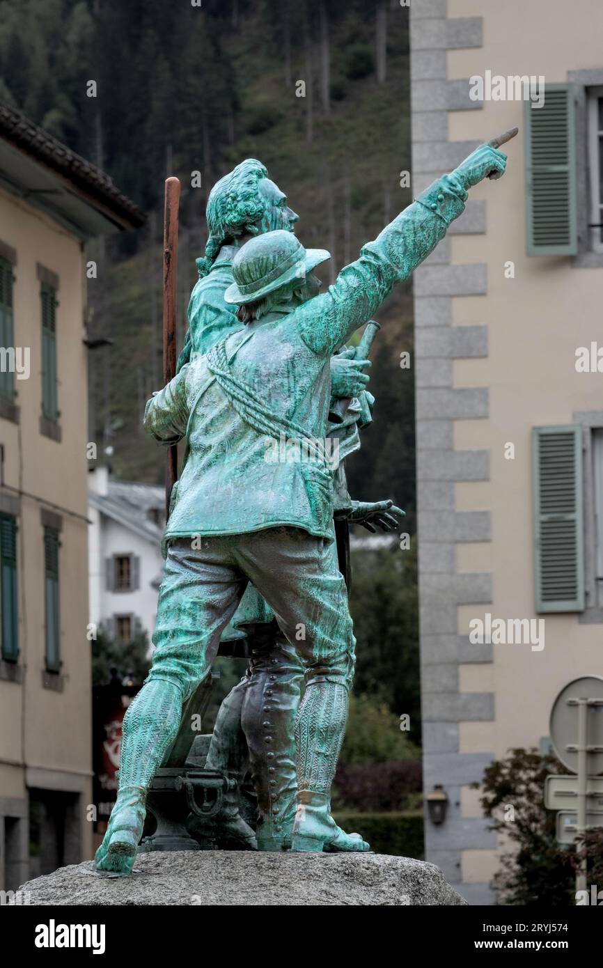 Statue of Balmat and Saussure, Chamonix, France Stock Photo - Alamy
