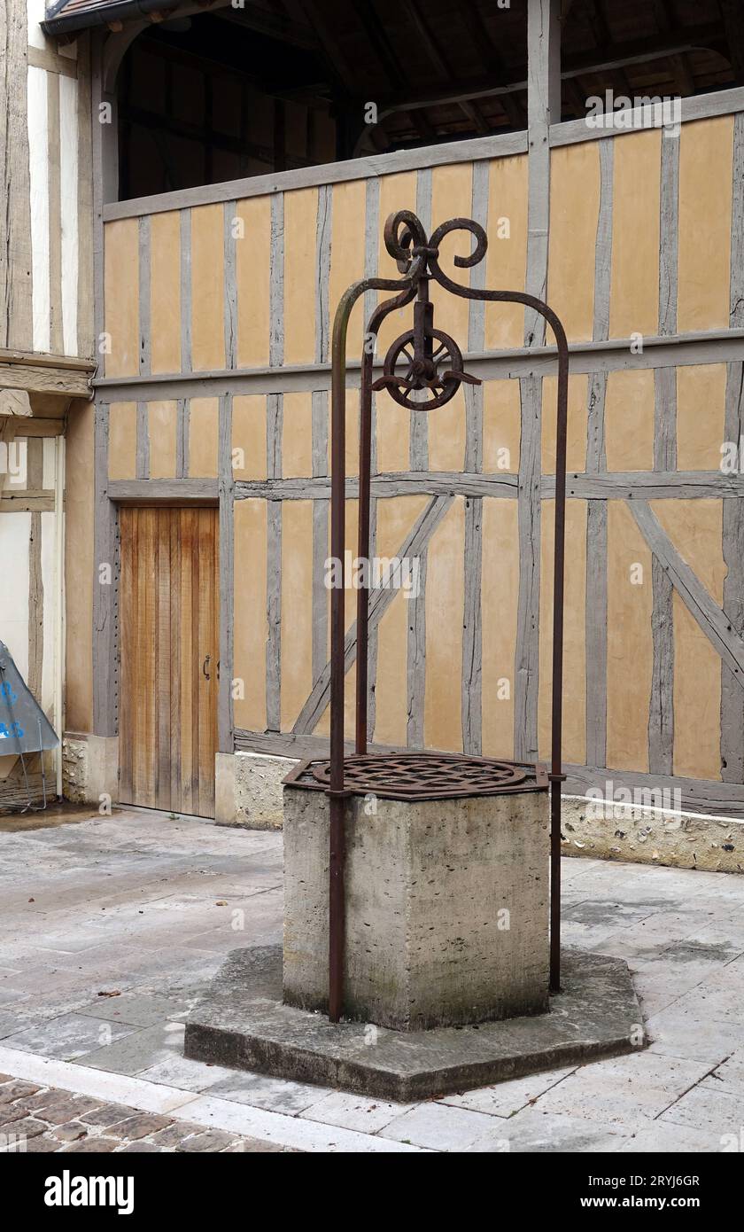 Drawing well in Troyes Stock Photo - Alamy