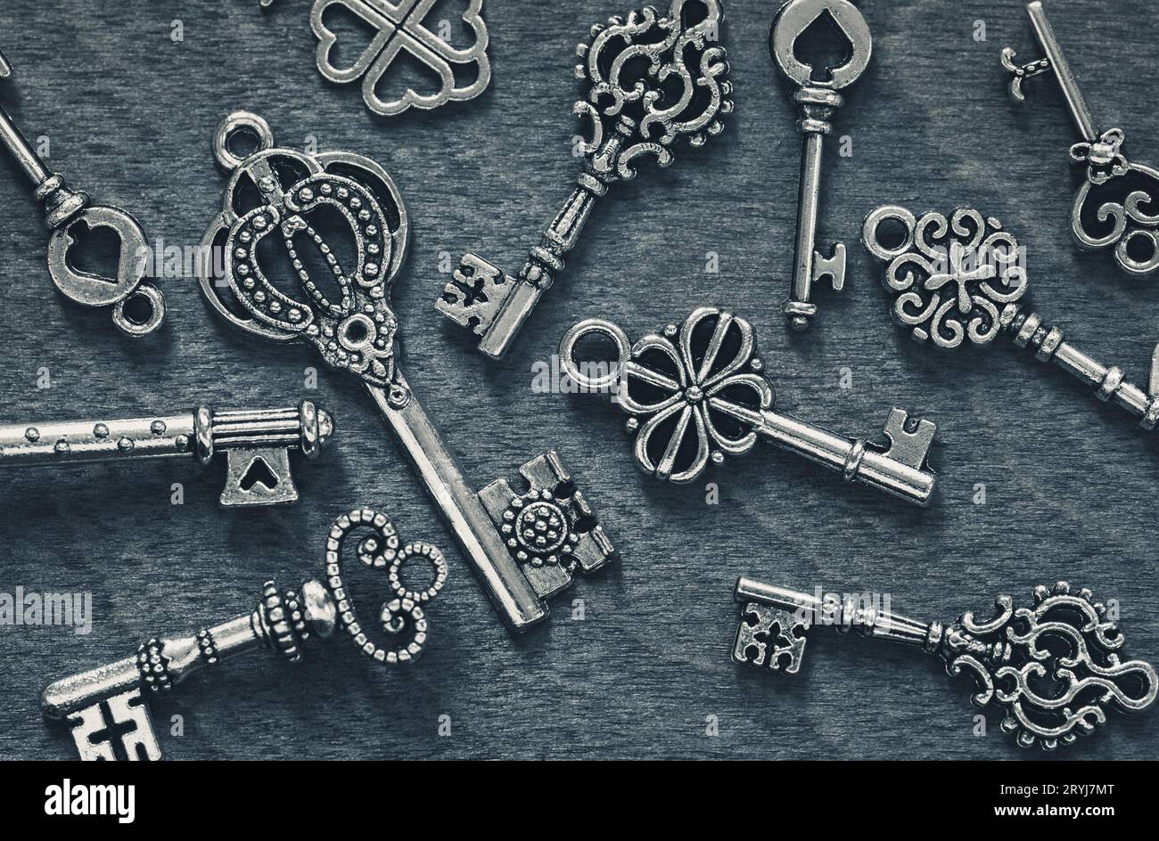 Vintage keys on wooden hi-res stock photography and images - Alamy