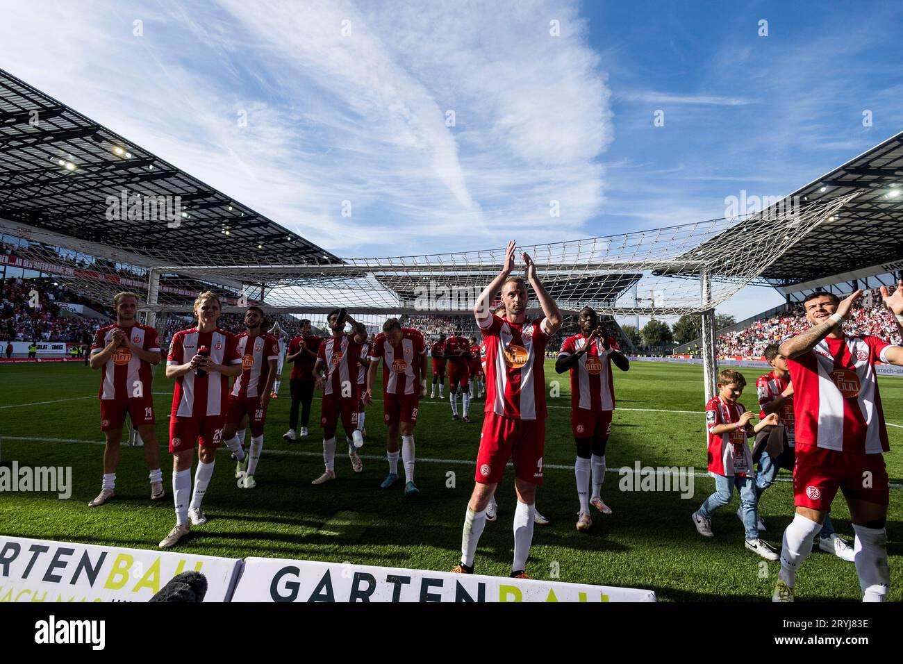 Essen, Deutschland. 01st Oct, 2023. Die Spieler von Rot-Weiss Essen ...