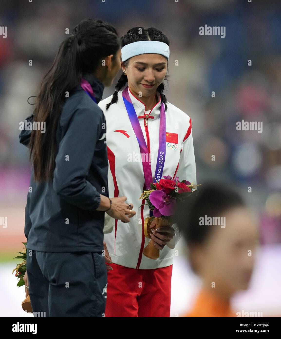 Hangzhou, China's Zhejiang Province. 1st Oct, 2023. Gold medalist Lin ...