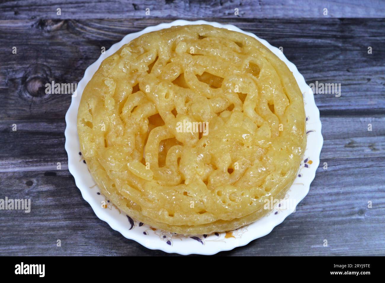 Egyptian Meshabek, It is a rounded sweet made of a deep-fried crunchy ...