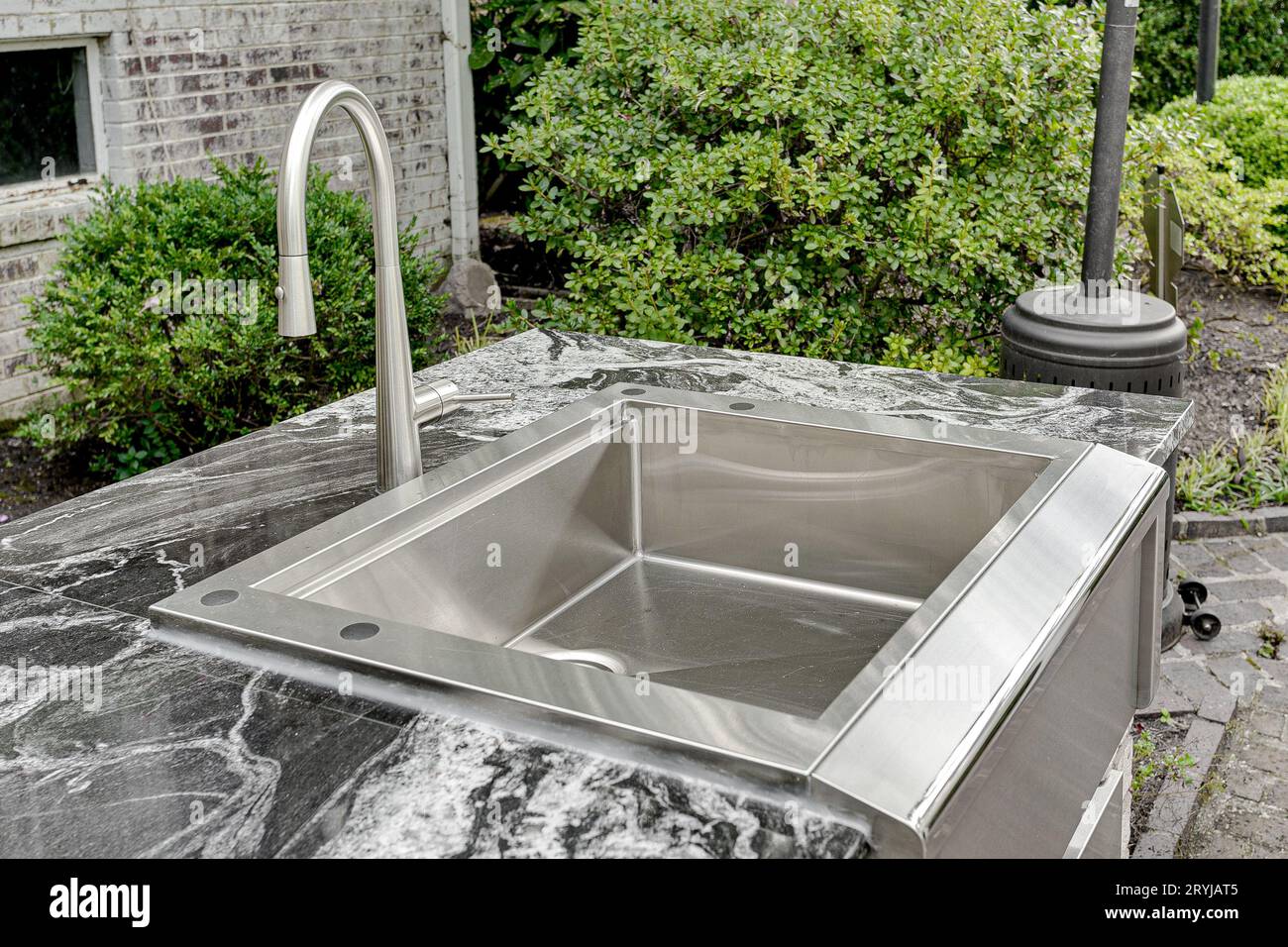 Marble Luxury Outdoor Stainles Steel Sink with White Washed Exposed ...
