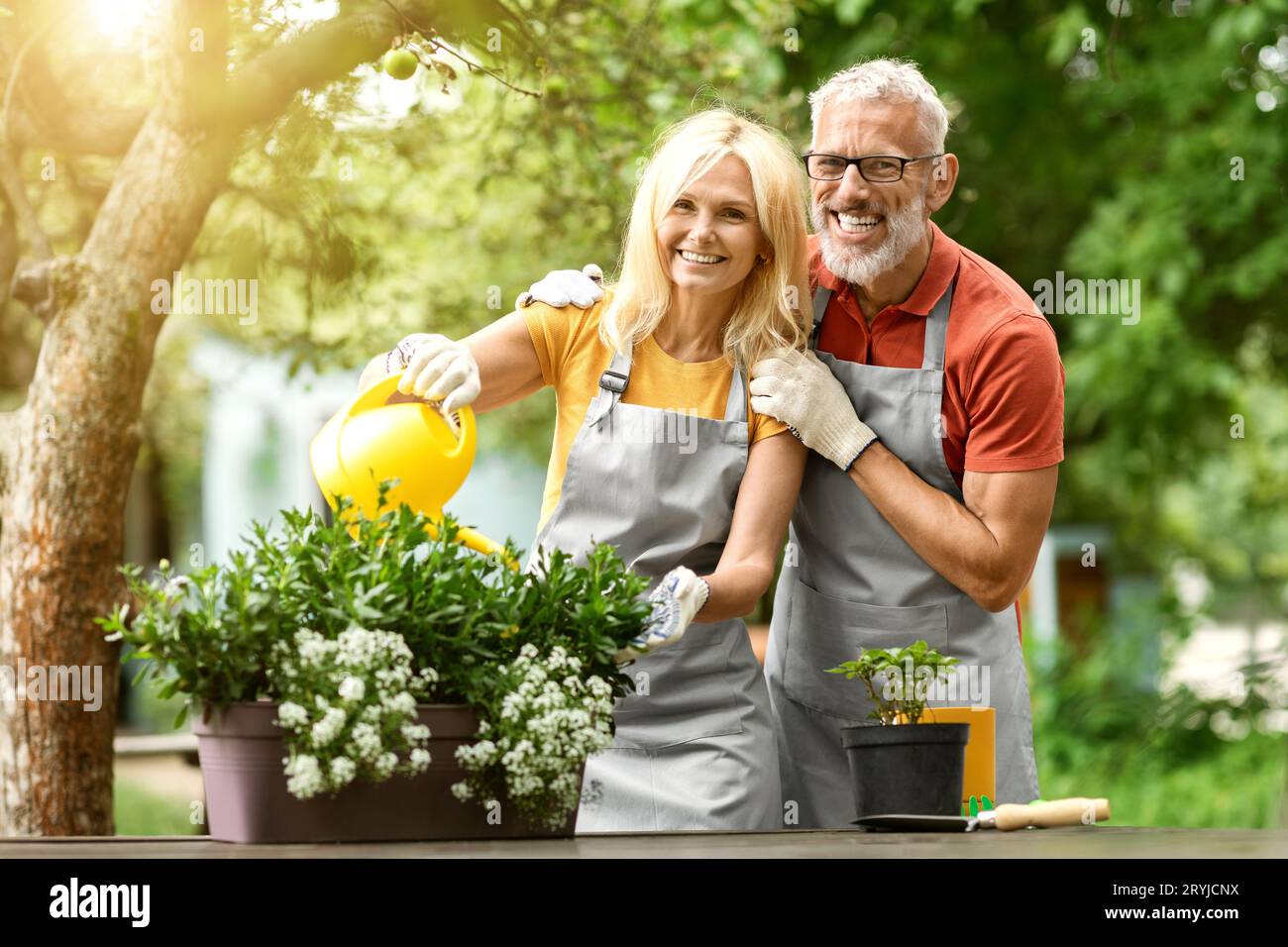 Female gardeners garden tools hi-res stock photography and images - Alamy
