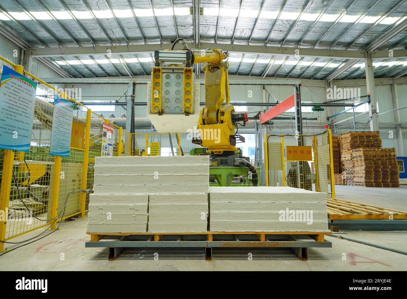 Robotic factory china hi-res stock photography and images - Alamy