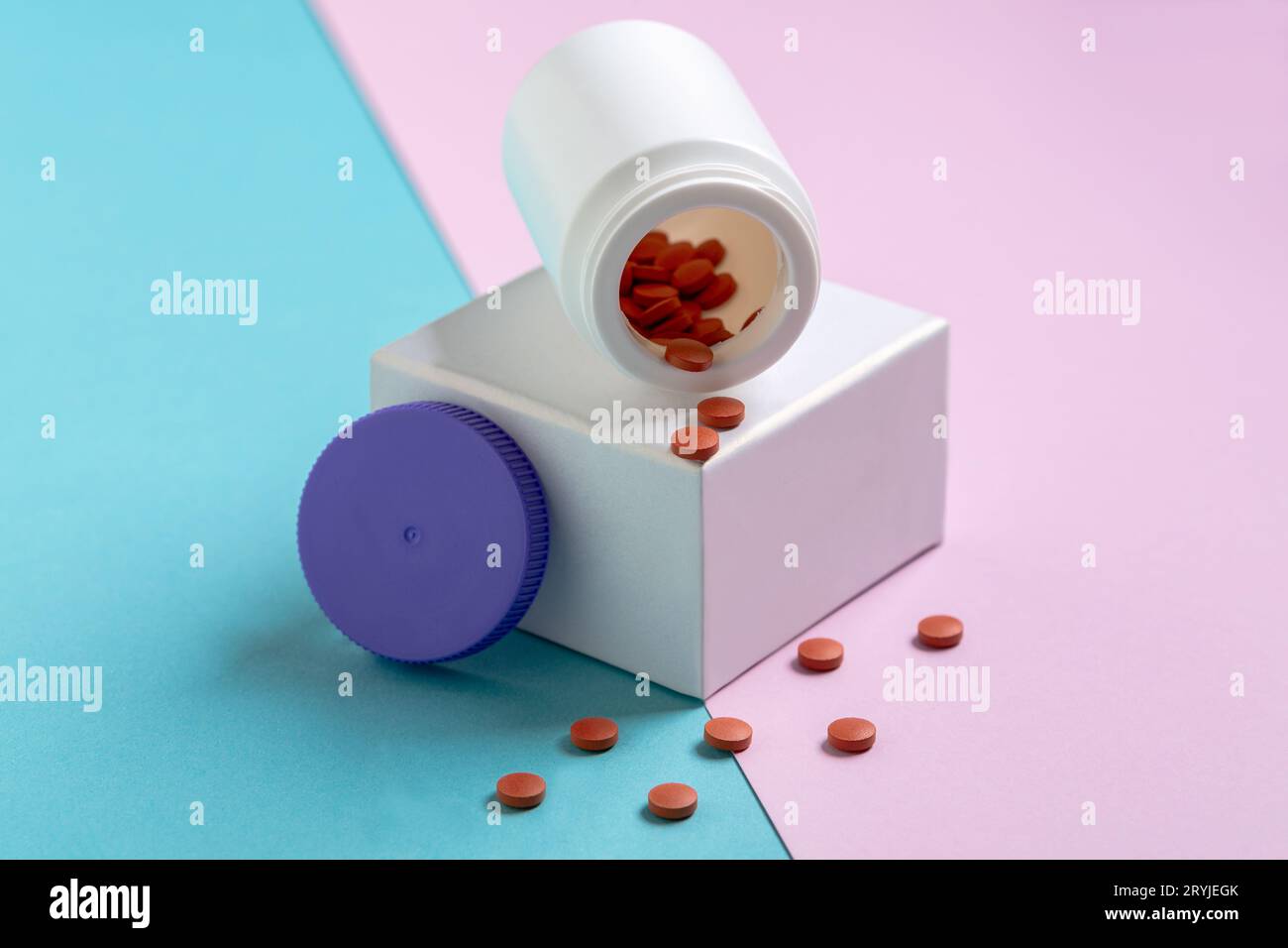 Plastic pill bottle hi-res stock photography and images - Alamy