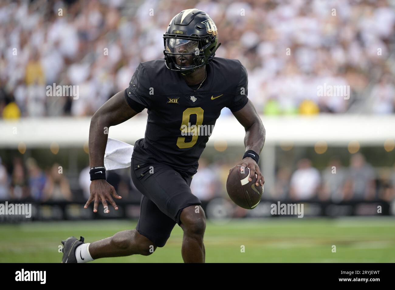 Central Florida quarterback Timmy McClain (9) scrambles for yardage ...