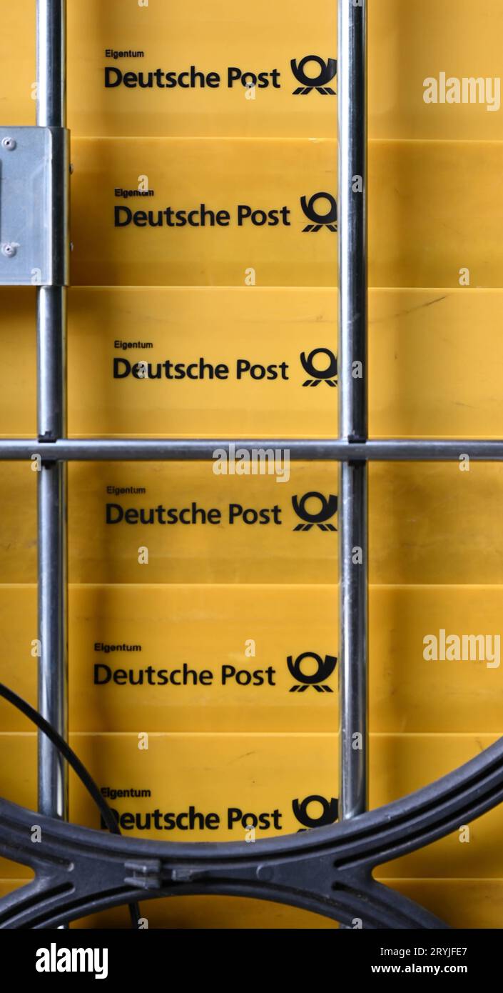 Briefkisten der Deutschen Post, aufgenommen in Muenchen, Bayern, am 28 ...