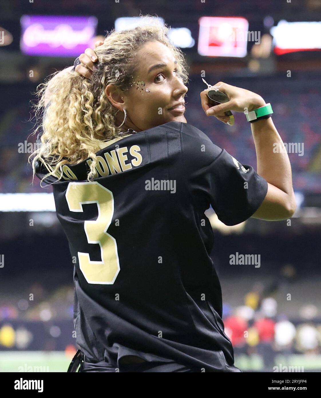 Hurdler pose hi-res stock photography and images - Alamy