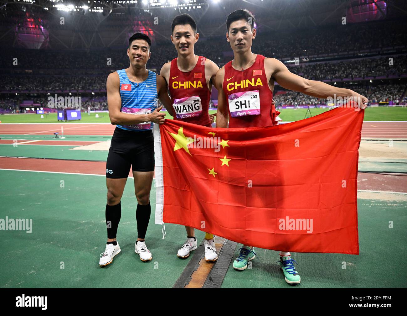 Hangzhou, China's Zhejiang Province. 1st Oct, 2023. Wang Jianan (C) of China, Shi Yuhao (R) of ...