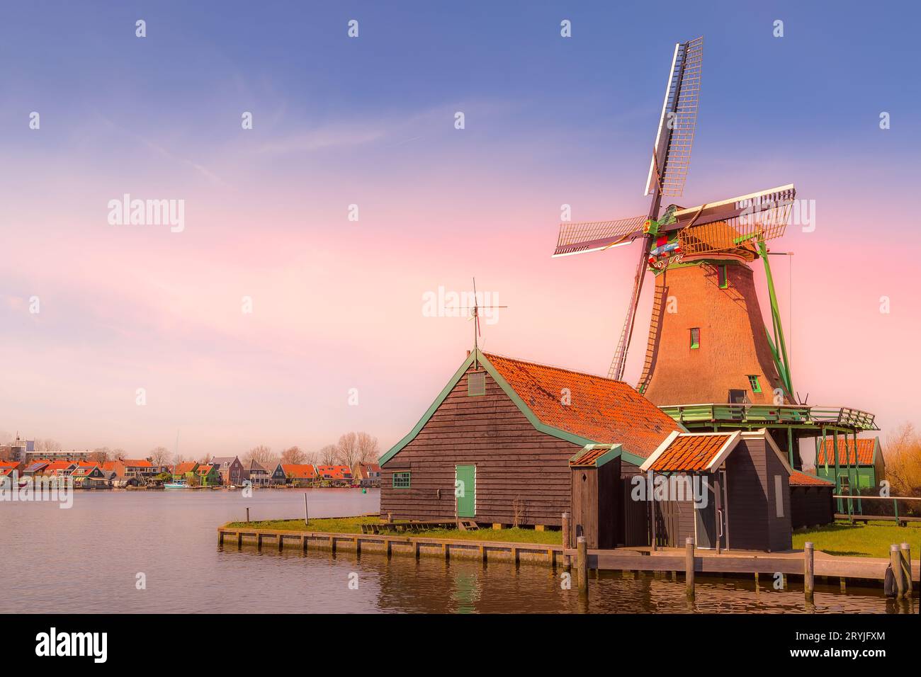 Iconic dutch windmill symbol hi-res stock photography and images - Alamy