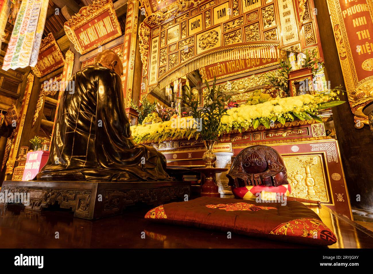 The Buddhist Temple at the Fansipan at Sapa in Vietnam Stock Photo - Alamy