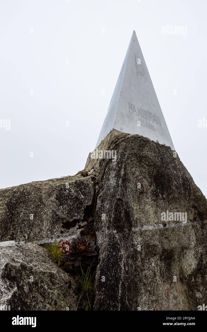 The Summit of the Fansipan in Vietnam Stock Photo - Alamy