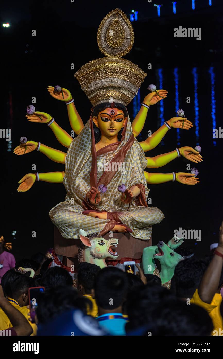 People immersing idol of Devi Durga on occasion of 'Bijoya Doshomi' or ...