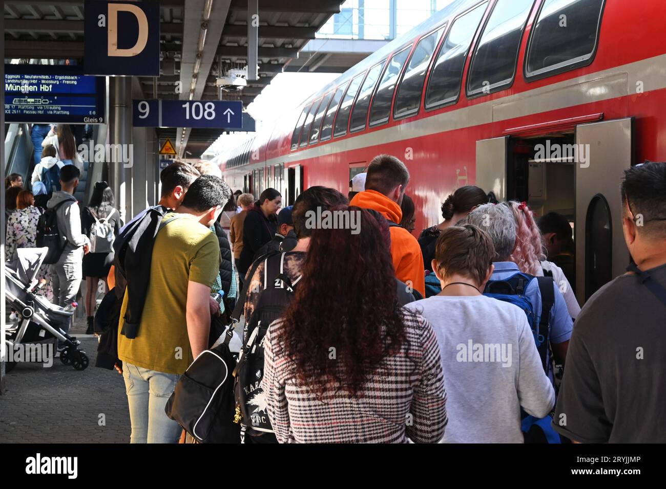 Db deutsche bahn train hi-res stock photography and images - Alamy