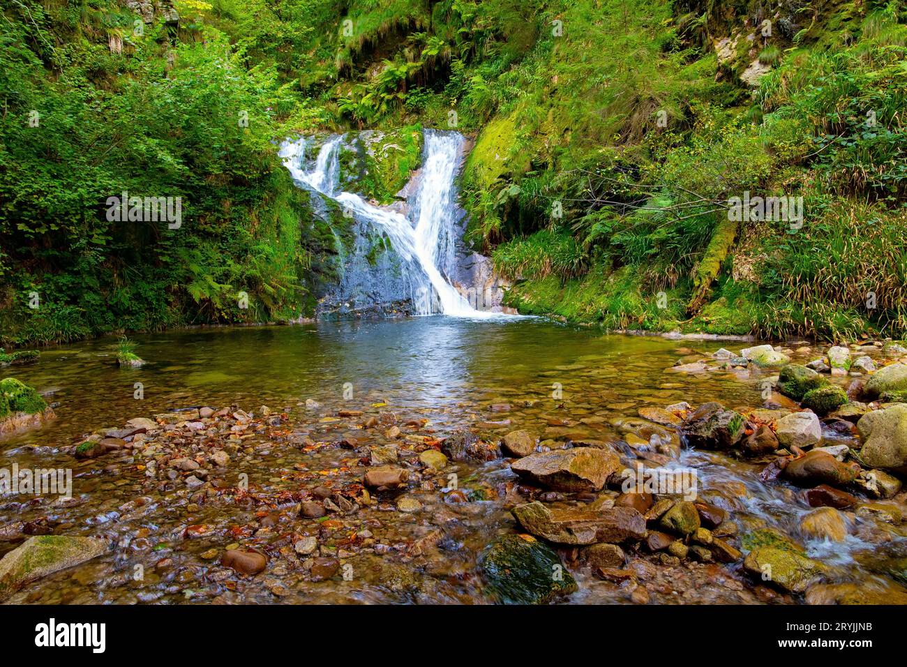 High water flow hi-res stock photography and images - Alamy