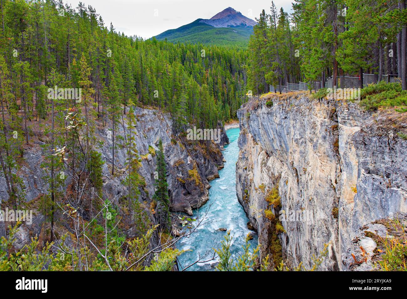 Canada waterfalls hi-res stock photography and images - Alamy