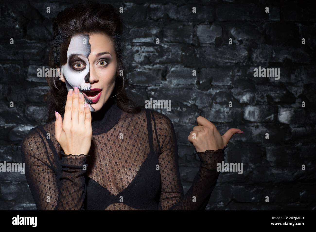 Skull surprised hi-res stock photography and images - Alamy