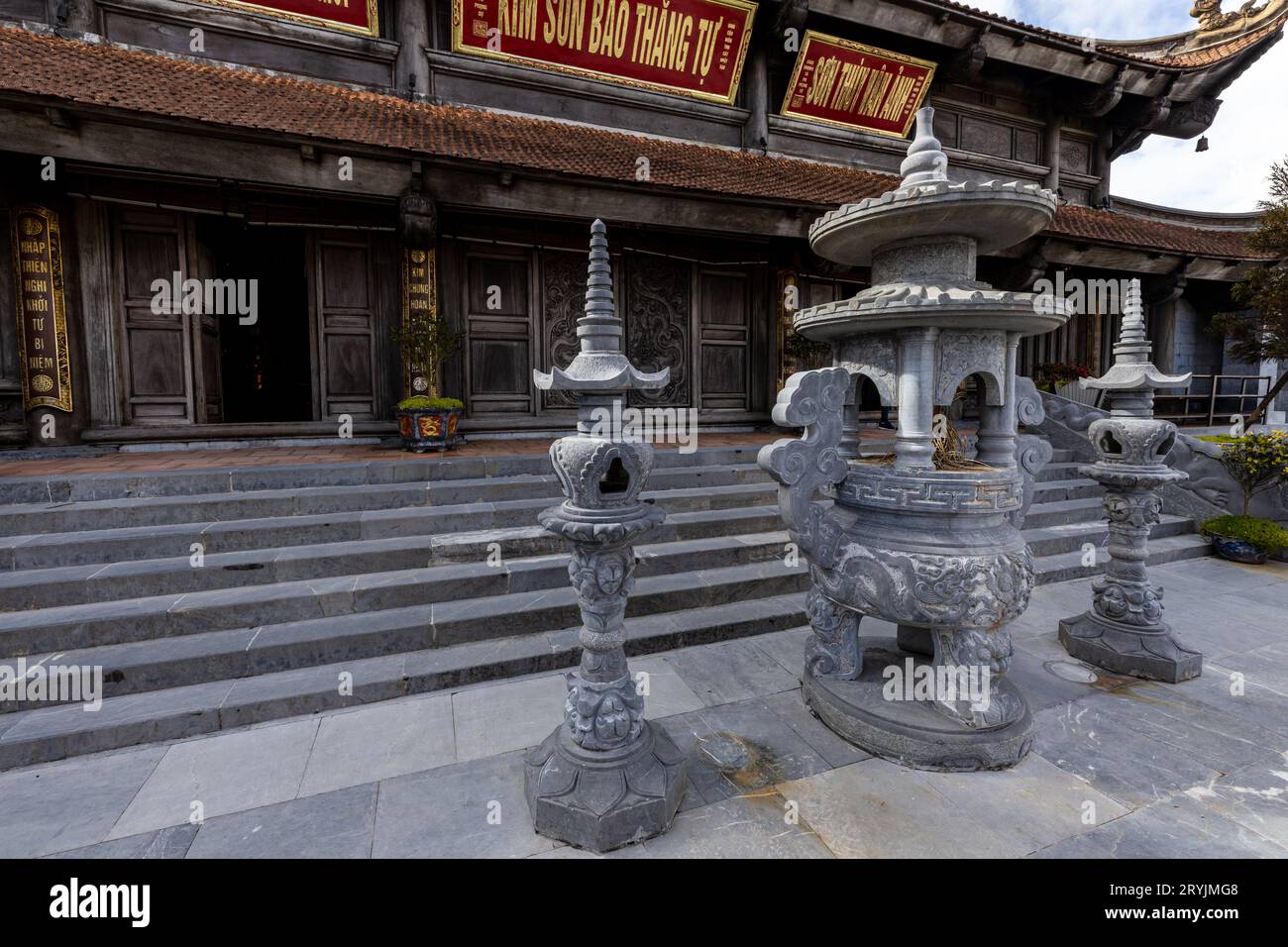 The Buddhist Temple at the Fansipan at Sapa in Vietnam Stock Photo - Alamy